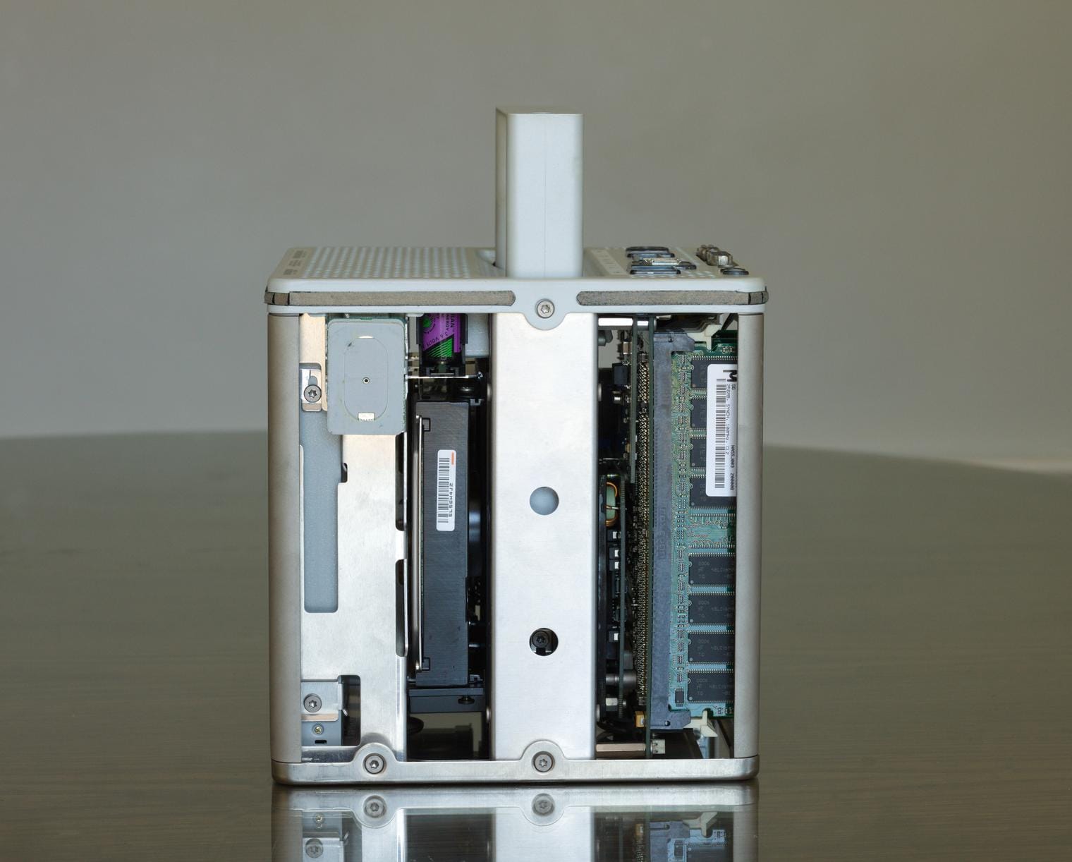 The Apple Power Mac G4 Cube In Pictures | Cracked the Code — Adventures ...